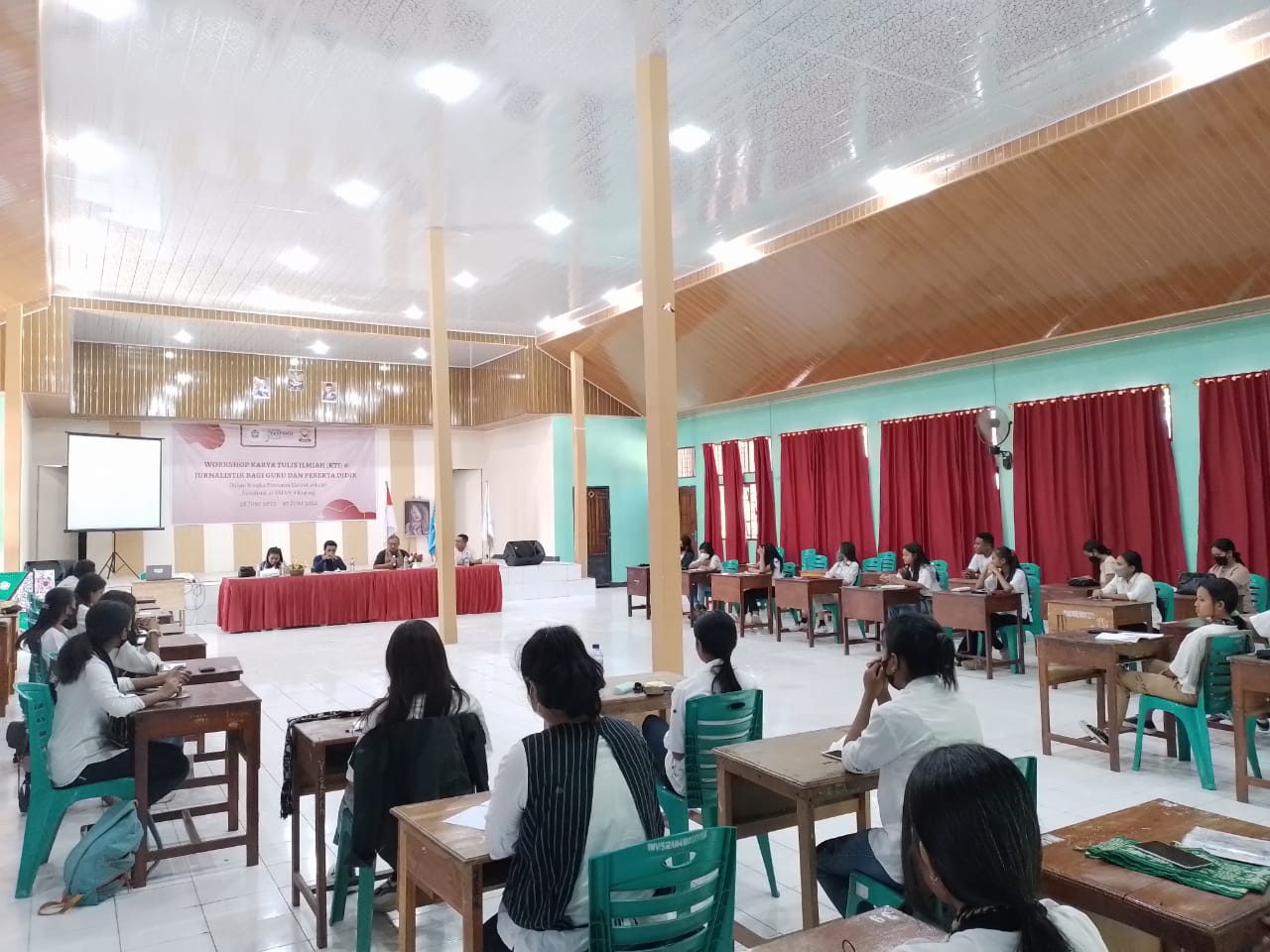 SMAN 4 Kupang Gelar Workshop KTI dan Jurnalistik - SekolahTimur.Com