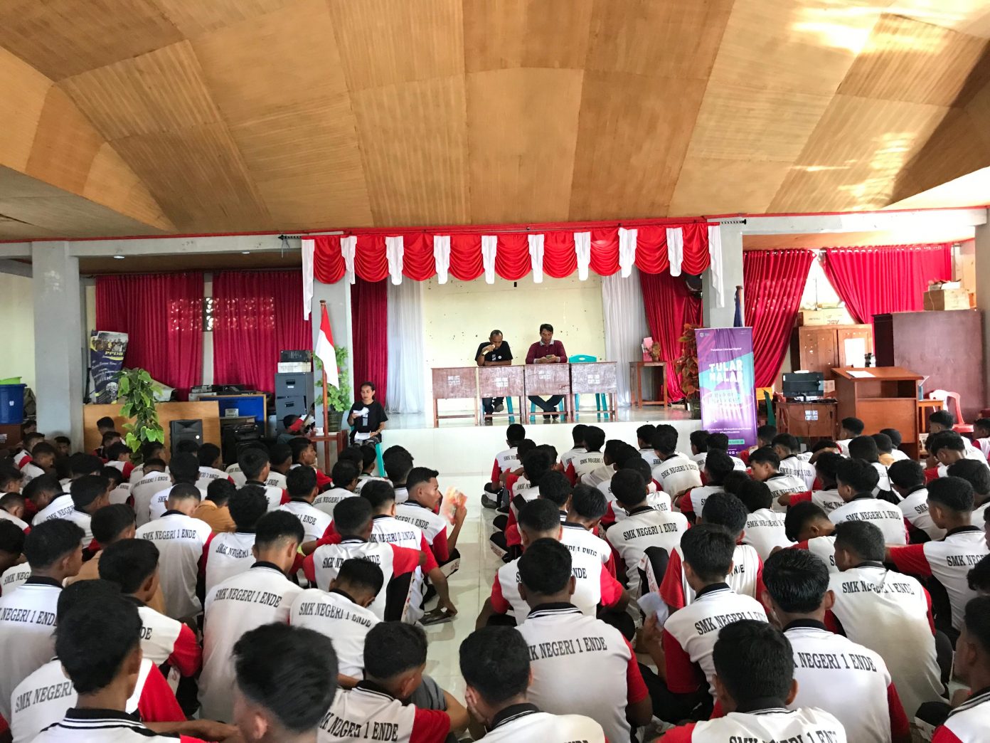 Ribuan Siswa SMKN 1 Ende Ikuti Sekolah Kebangsaan Tular Nalar ...